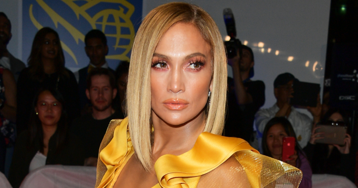 Jennifer Lopez még így is dögös: bohém szettben lépett az utcára