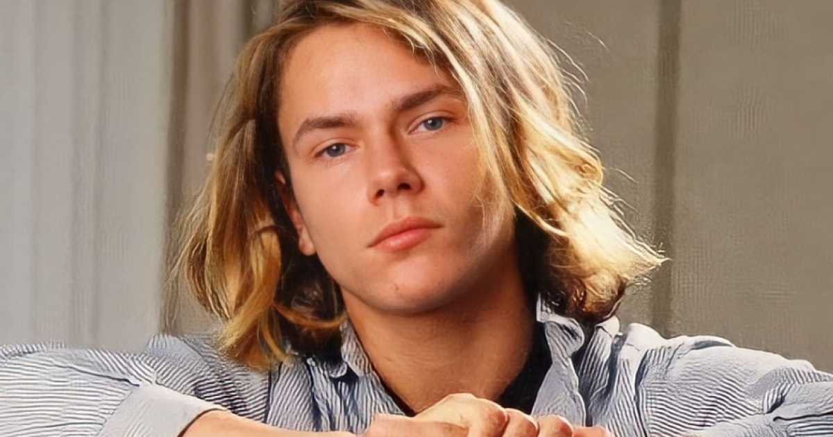 River Phoenix 23 évesen túladagolta magát: öccse, Joaquin karjaiban ...