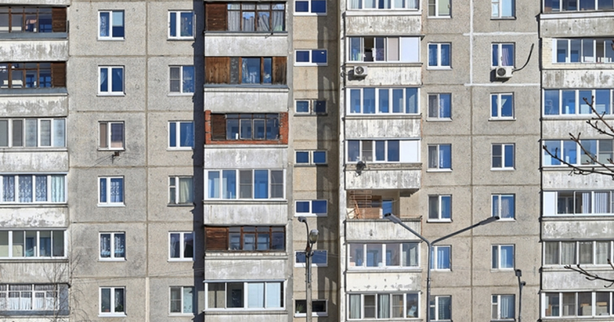 Nemzetközi szenzáció lett egy magyar panellakás rendhagyó erkélyéből, a ...