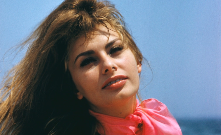 Sophia Loren ritkán látott menye a világ egyik legvonzóbb nője: a 37 ...
